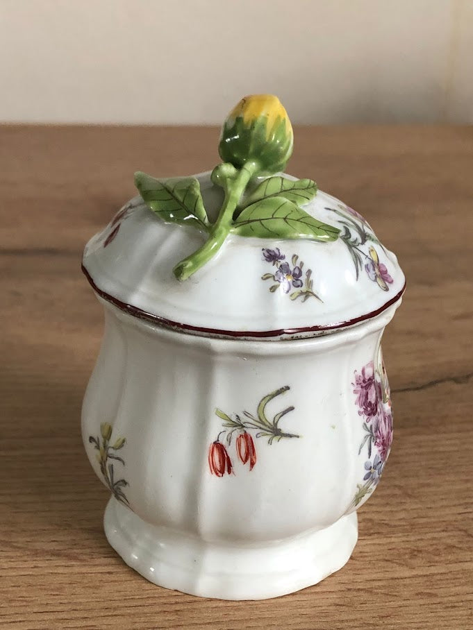 CHELSEA FLORAL OINTMENT POT CIRCA 1756 – Precious Porcelain